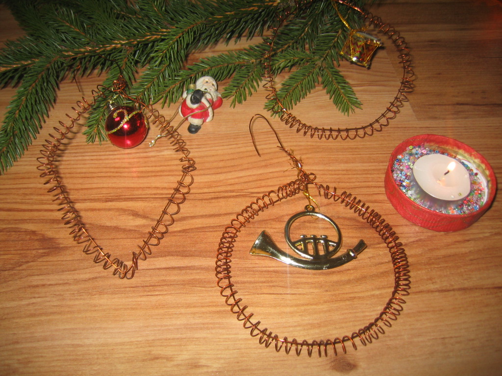 Ez több mint ház, ez otthon!: Díszek drótból