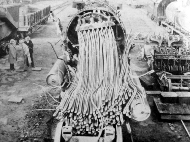 24 Bizarre Vintage Photos of Steam Engines After a Boiler Explosion ...