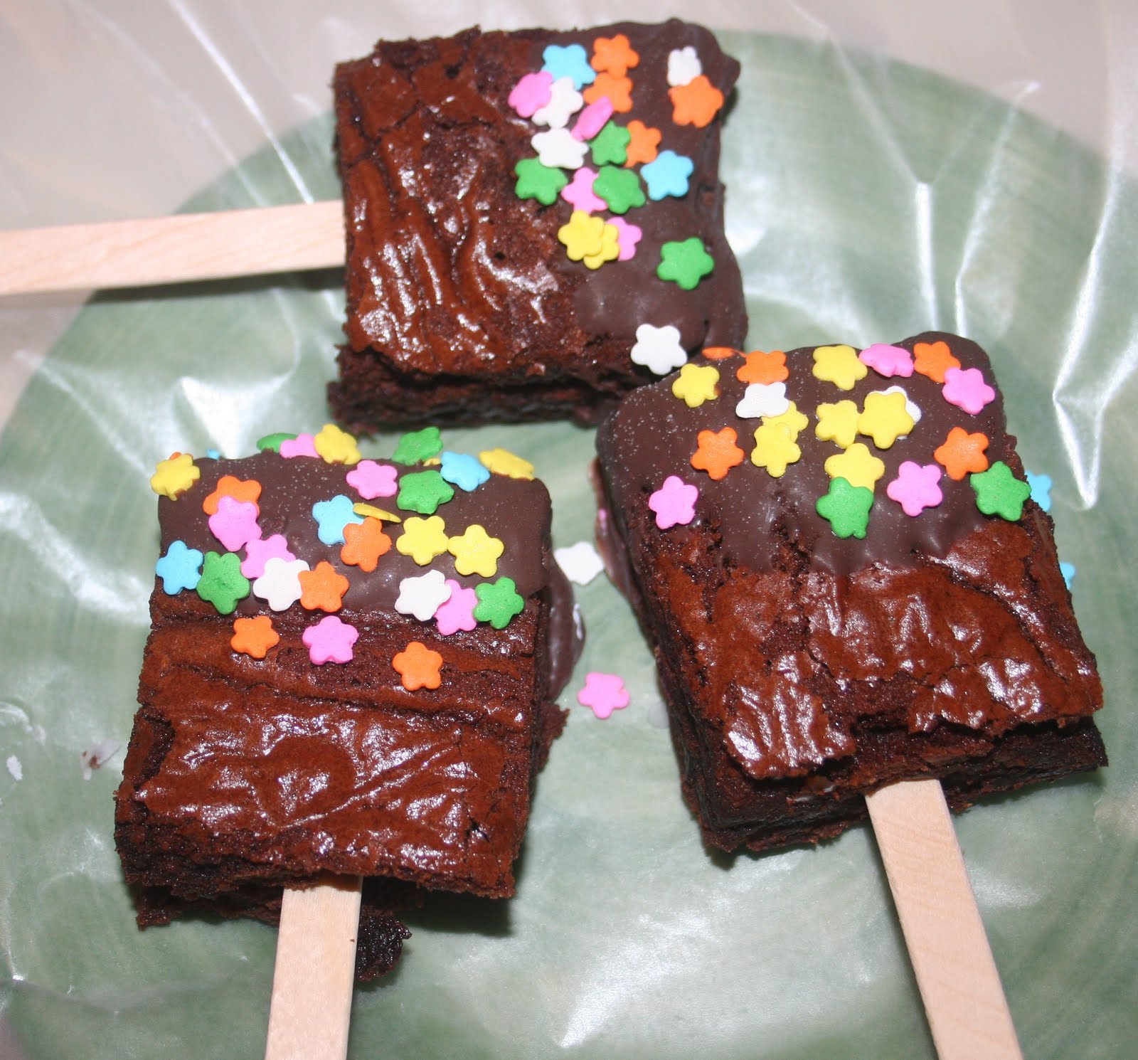 Mama's a Mess!: Brownie Pops!