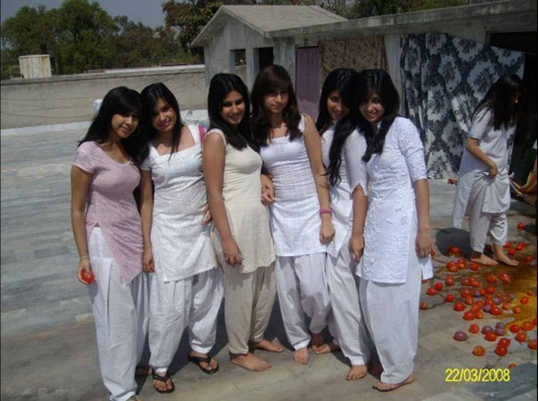 Xxx Art High Desi Indian Sexy Girls Celebrating Holi Festival With Wet
