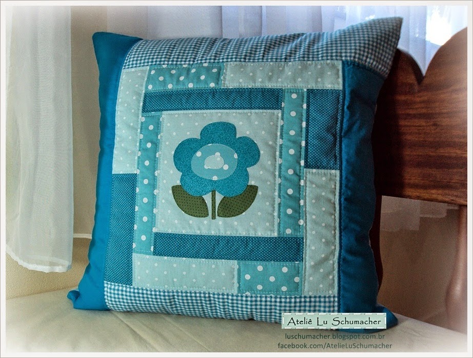 Ateliê Lu Schumacher: Capa de almofada em patchwork com patchcolagem - Azul