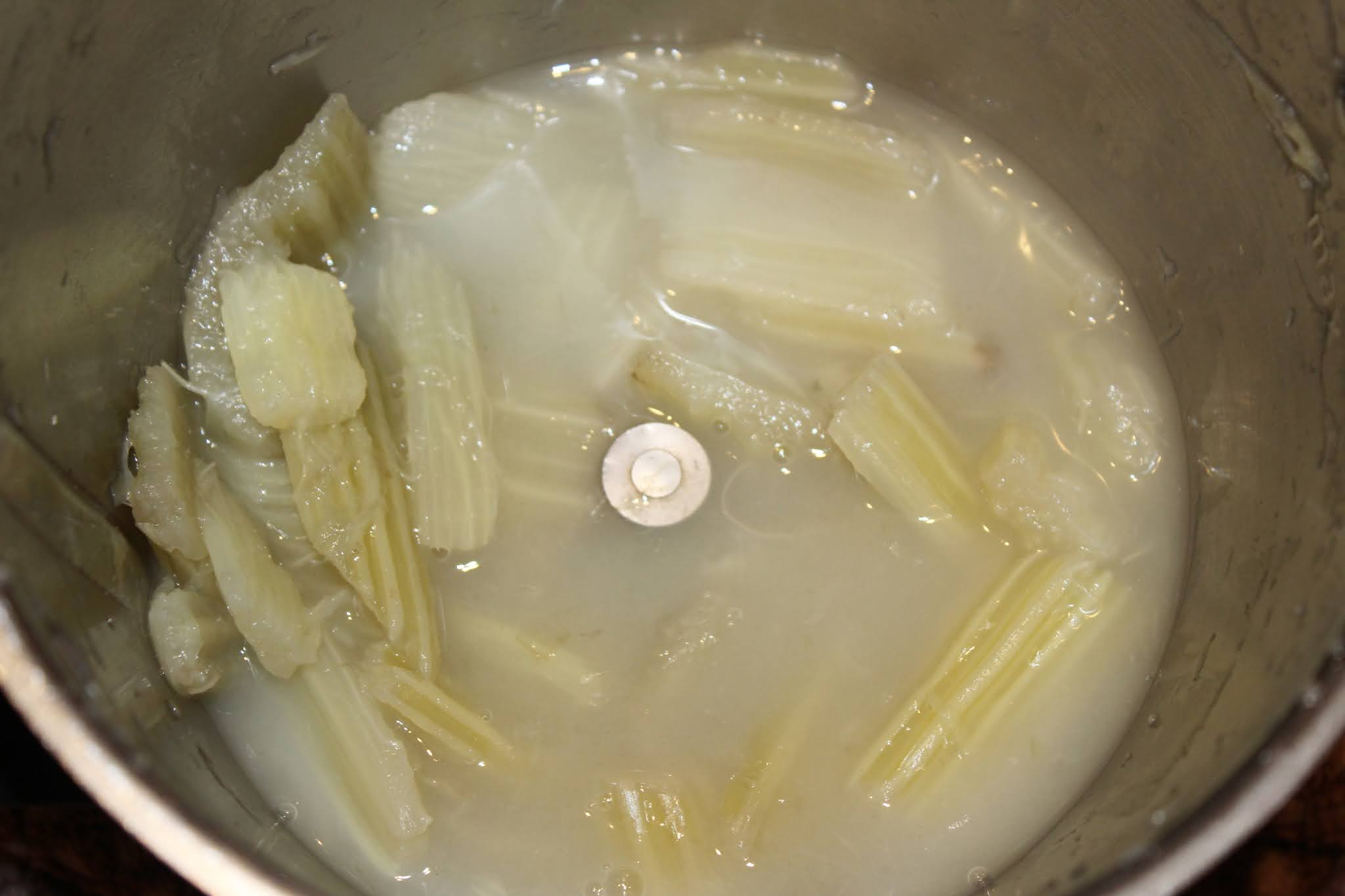 CARDO CON SALSA DE PISTACHOS