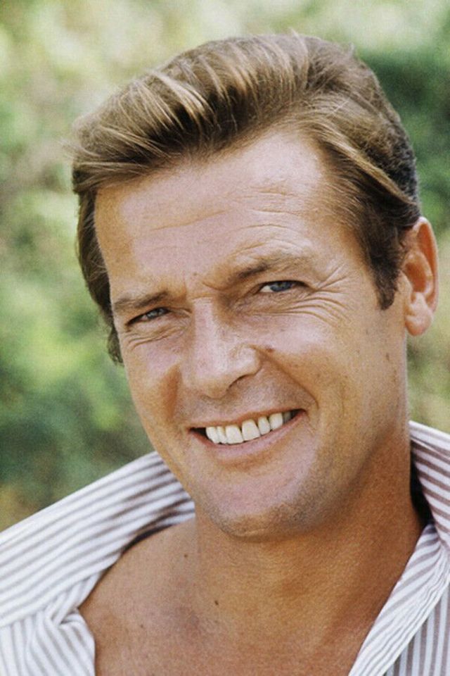 50 Handsome Photos of Legendary James Bond Star Roger Moore From ...