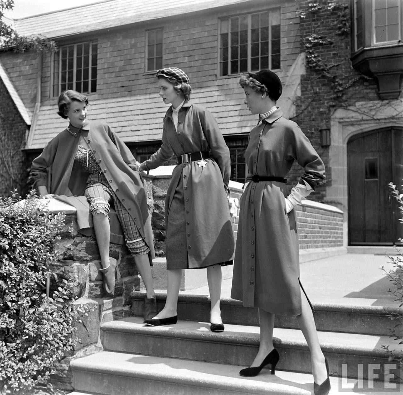 14 Vintage Photographs That Show Glamour College Fashions of the 1950s | Vintage News Daily