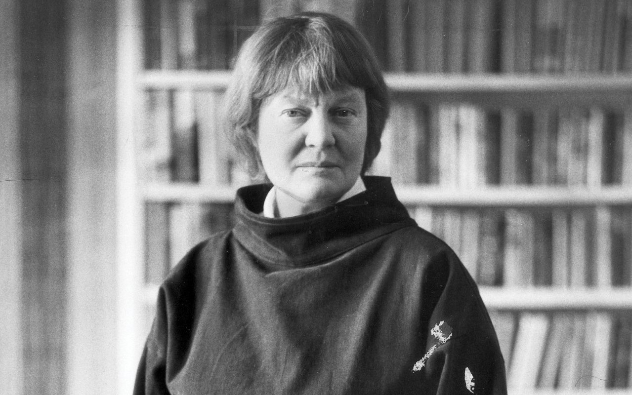 A little bit of everything: A fairly honourable defeat by Iris Murdoch ...