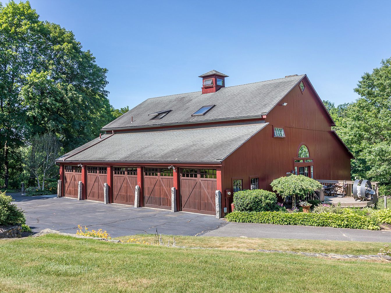 Sweet House Dreams: 1930 Barn Conversion in Harwinton, Connecticut