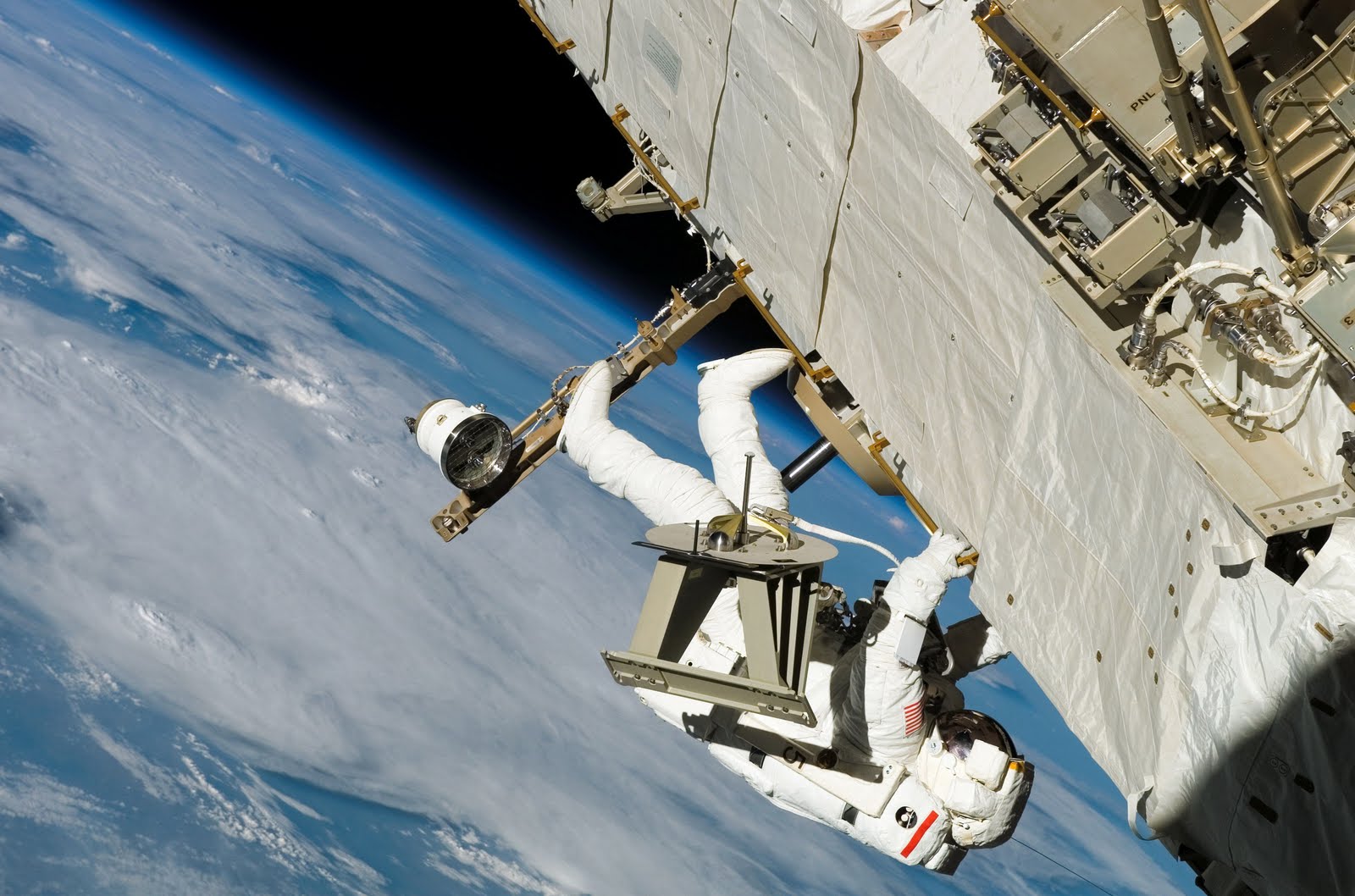 Les Agents Sans Secret: NASA : LES ASTRONAUTES DOIVENT QUITTER LA ...