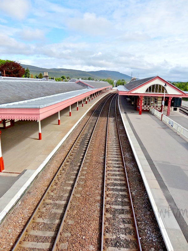 Where Five Valleys Meet: Toot toot, chuff-chuff - off we go......