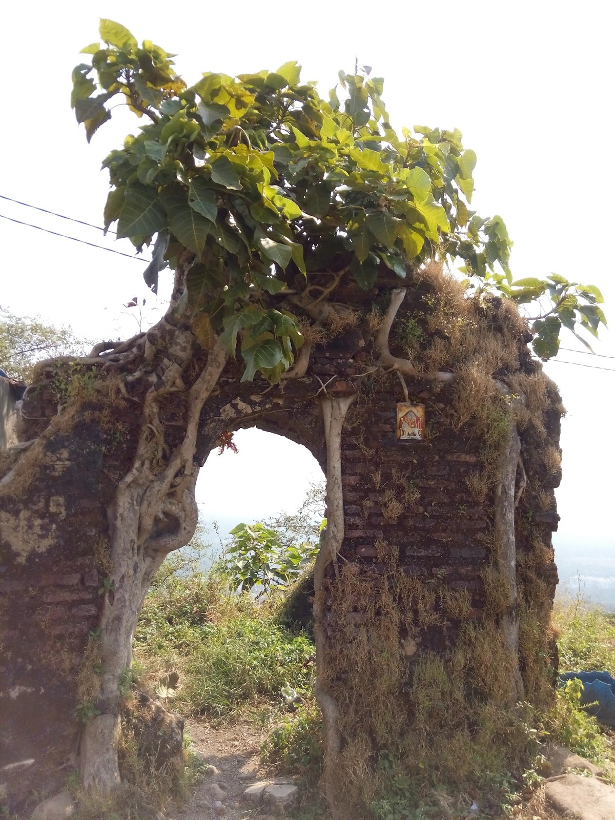 Parnera Fort atop Parnera Hill in Atul near Valsad in Gujarat (India ...