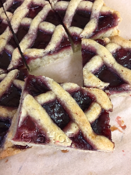 A Harmony of Flavors: Delightful Linzer Squares