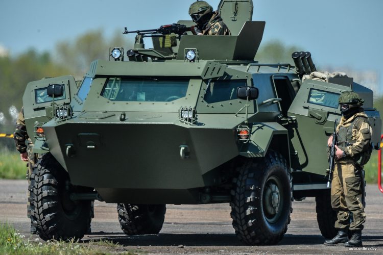 DEFENSE STUDIES: Chimera - Kendaraan Intai Amfibi Baru dari Belarusia