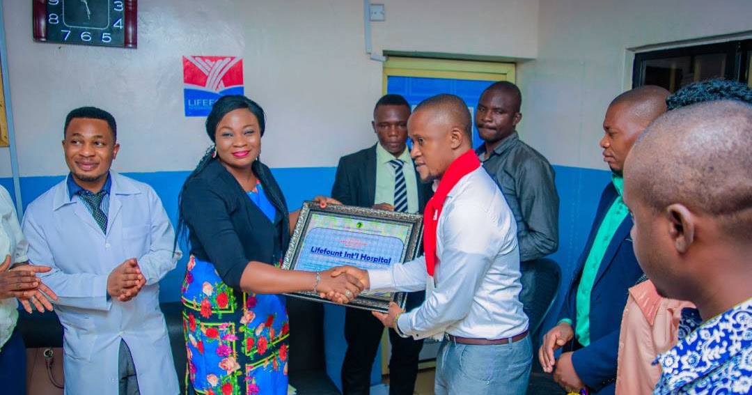 Dr Mrs Adeyeye Receives The Africa's Patriotic Amazon Merit Awards ...