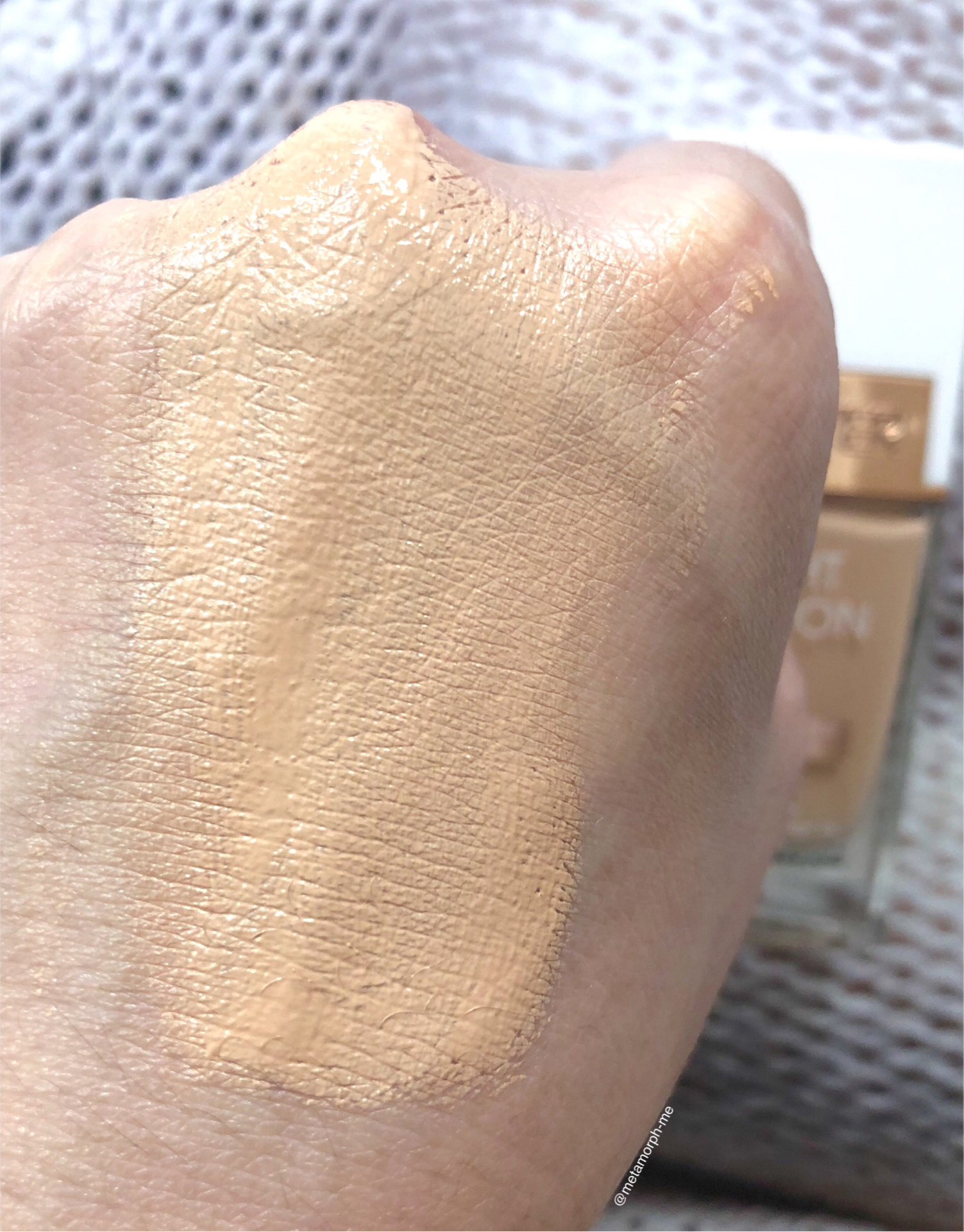 flower beauty light illusion foundation in ivory (L2) | metamorph-me