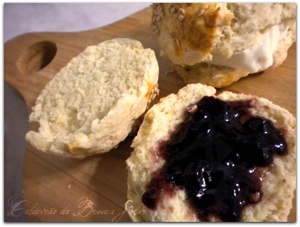Receitas do Caldeirão : Scones ou pãezinhos pá- pum