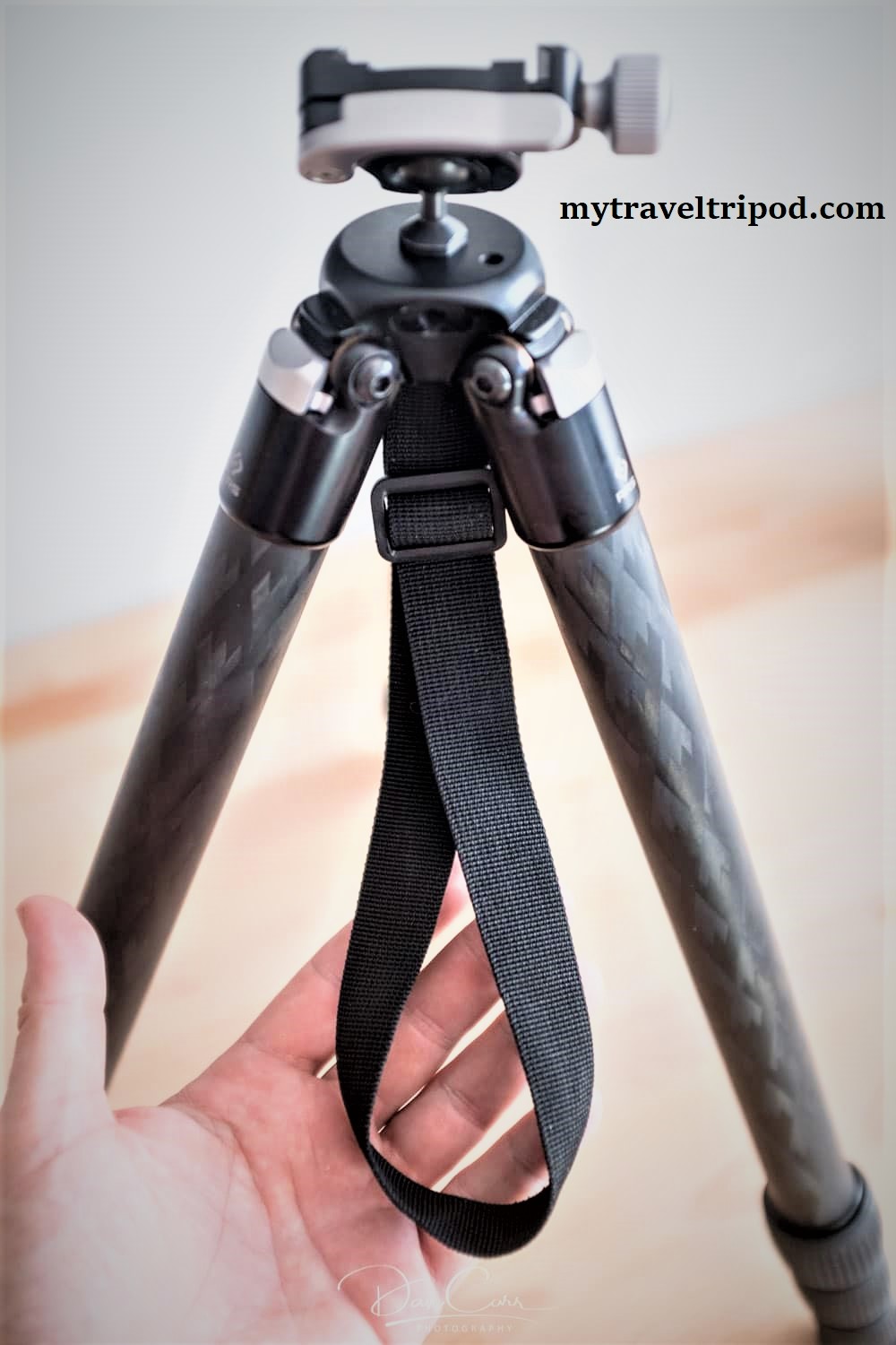 THE ULTIMATE AND LIGHTWEIGHT TRIPOD FOR THE BACKPACK WITH A CAMERA