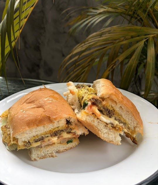 GoodyFoodies: Recipe: Roti John