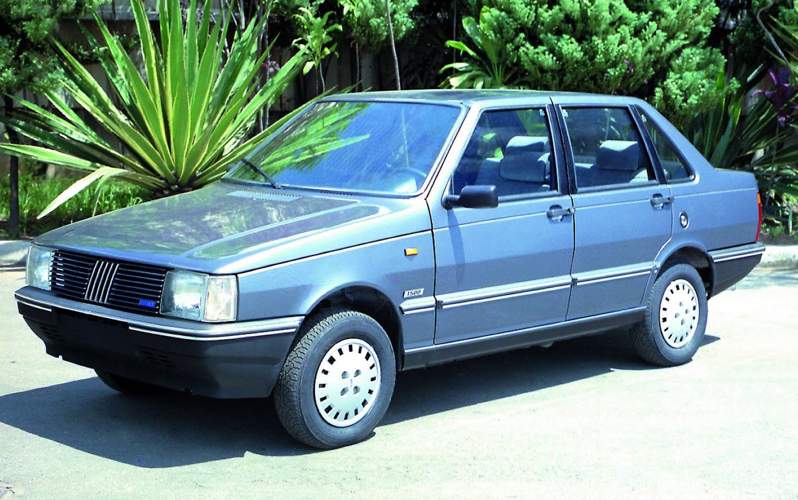 Há 35 anos Fiat Prêmio chegava para enfrentar o Voyage