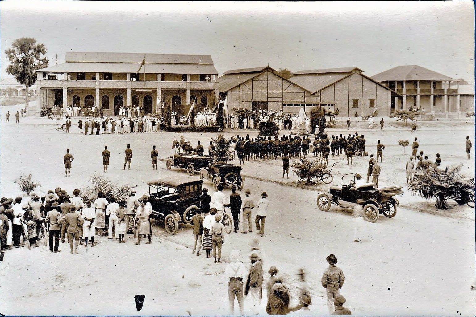 Kinshasa Then and Now: Leopoldville 1923 – Place de la Poste