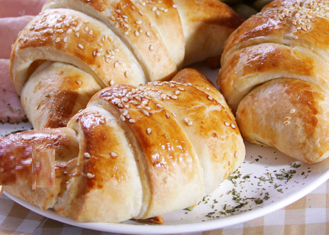 Zied Salgados: Salgado Meia Lua: O croissant