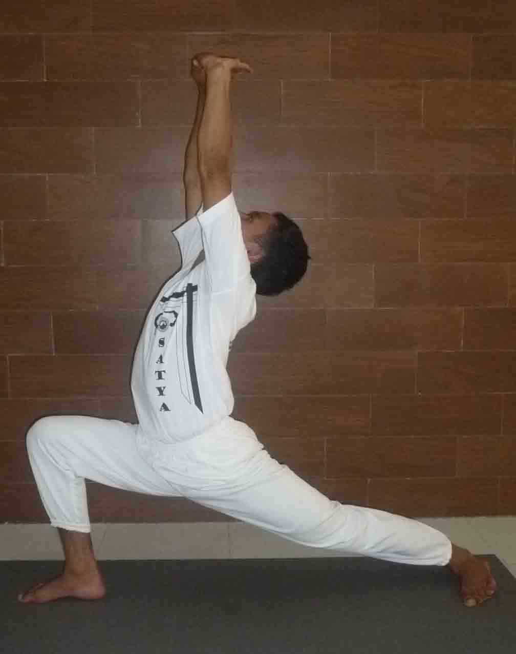 I Wayan Rudiarta: YOGA PENGUATAN KAKI