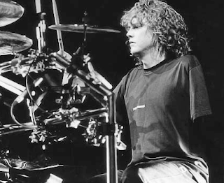 The Media Guy Struggles: The AMAs and the One-Armed Man