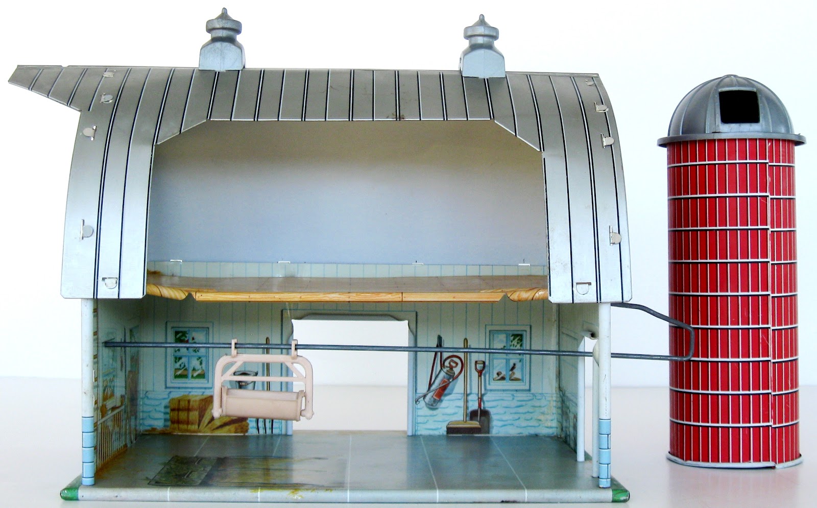 Toys and Stuff: Marx Barn and Silo