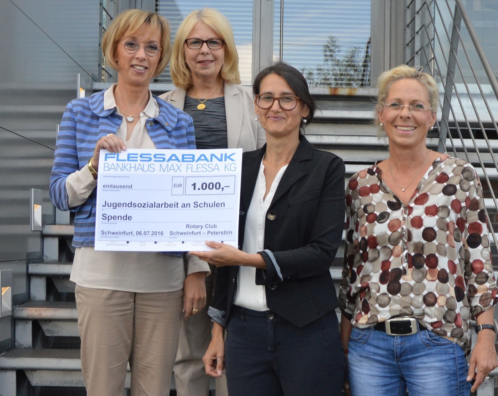 1.000 € vom rotarischen Schlauchbootrennen für die Jugendsozialarbeit ...