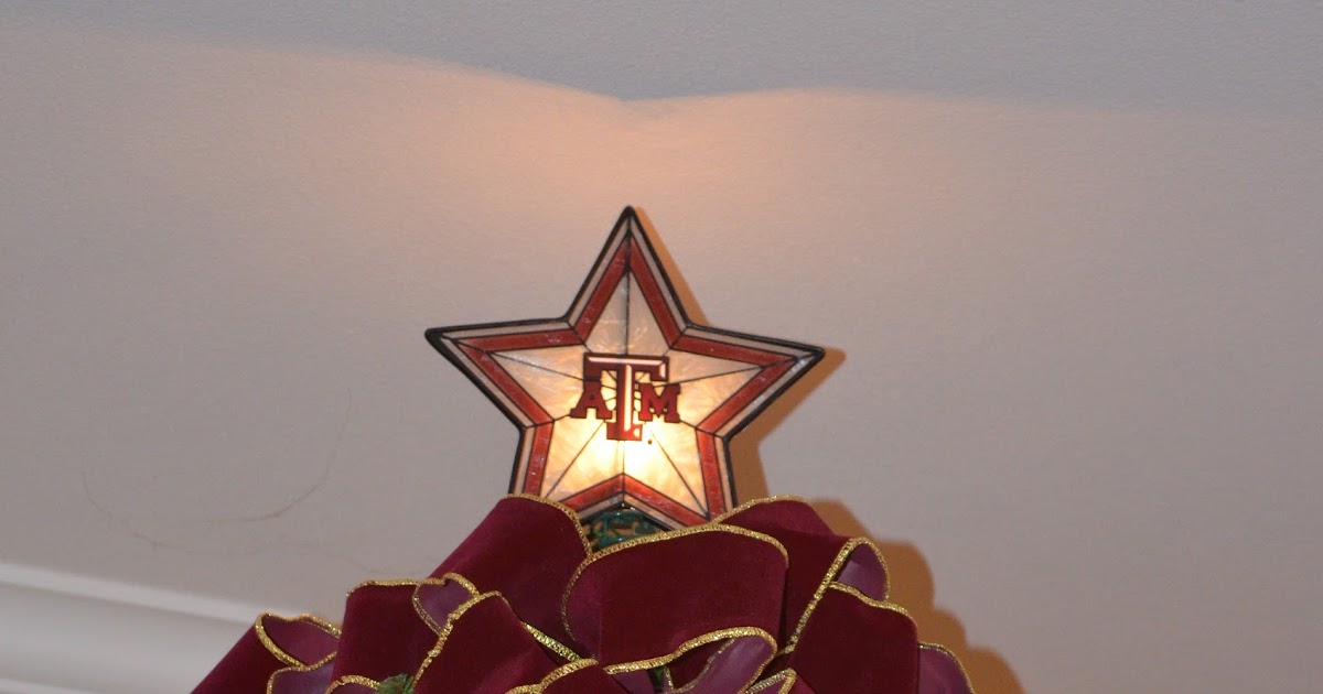 Aggies R Us: A New Tree Topper, A New Tradition