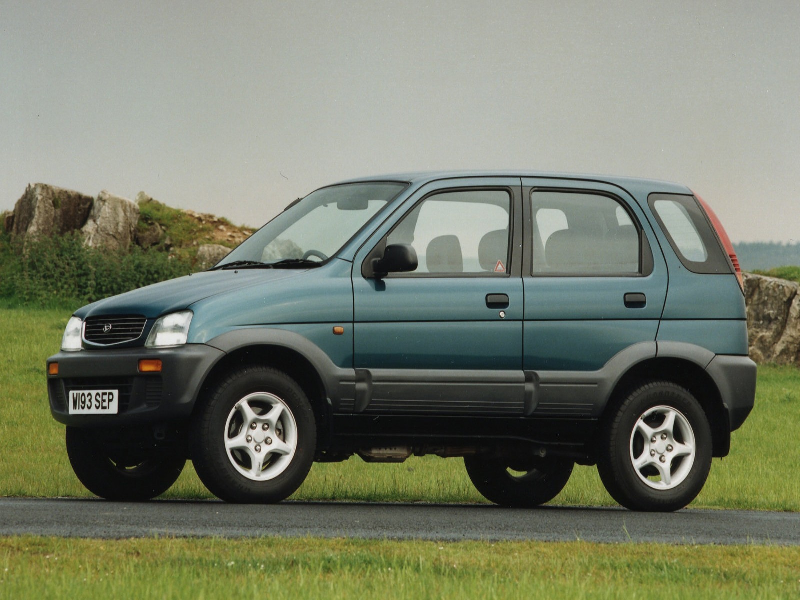 Car Pictures: Daihatsu Terios 2000