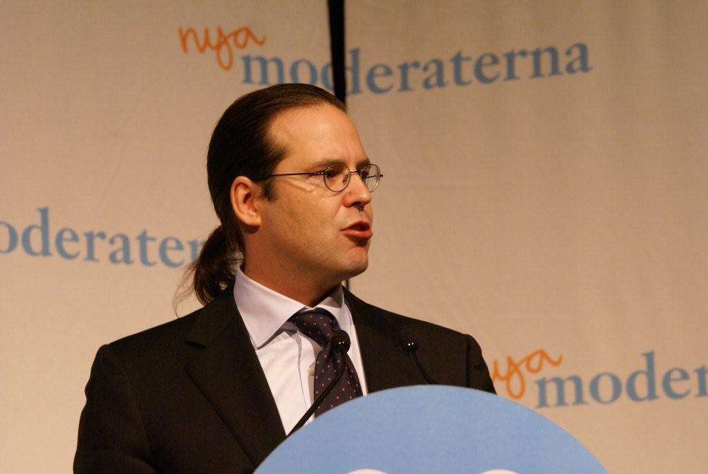 Male long hair discrimination. This is wrong : r/Metal