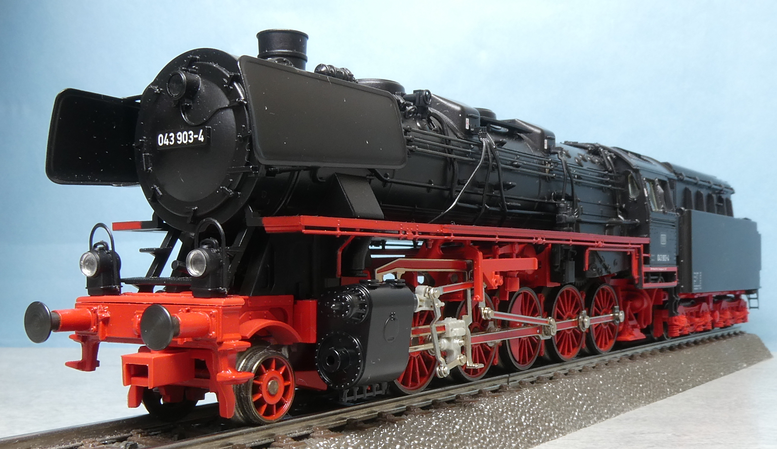 ドイツ連邦鉄道 DB 重貨物用蒸気機関車 BR 043 903-4号機 (Märklin 34882)