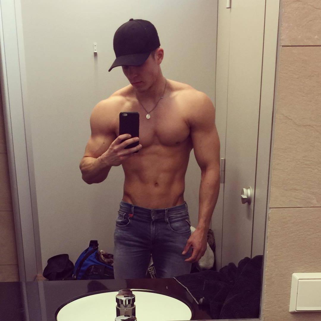 Fit Men Selfies