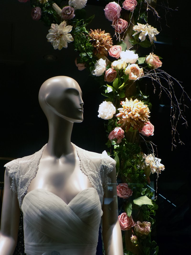 visual merchandising, design and events : More flowers with Phase 8