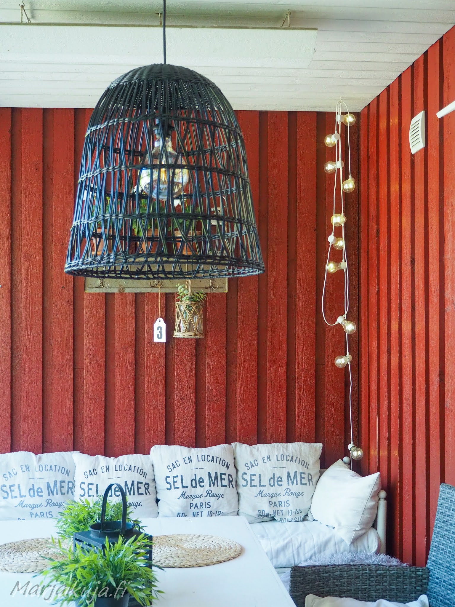 KATTOVALAISIN TERASSILLE - SISUSTUS & LIFESTYLE -blogi | www.marjakuja.fi