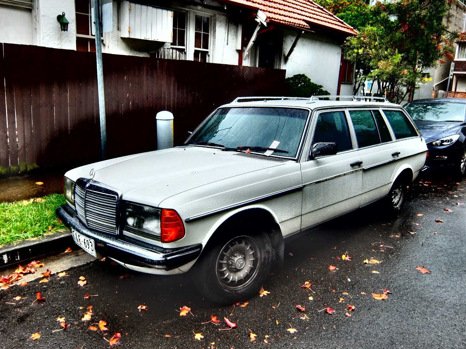 Aussie Old Parked Cars: 1977 Mercedes-Benz W123 280 TE