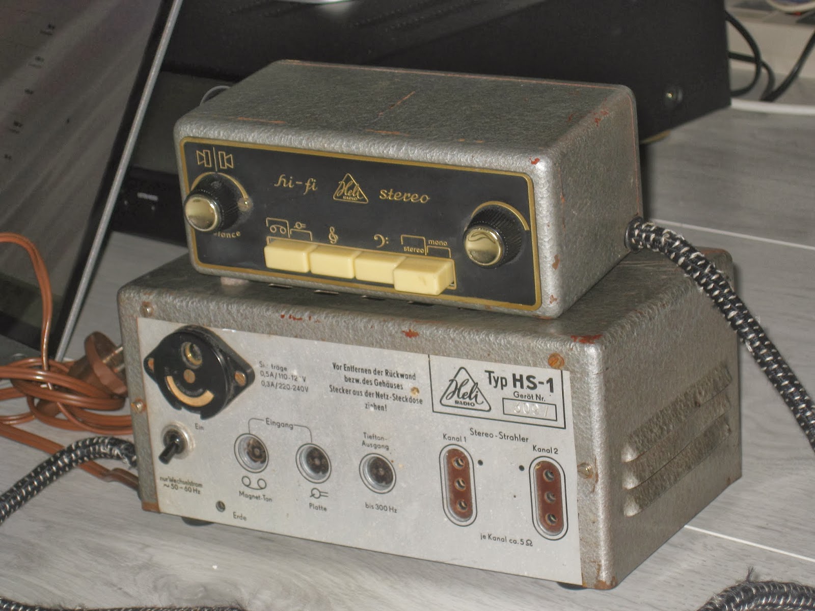 Infrequent Sound [sex.tex] technology: Heli HS-1 ECL82 6BM8 integrated ...