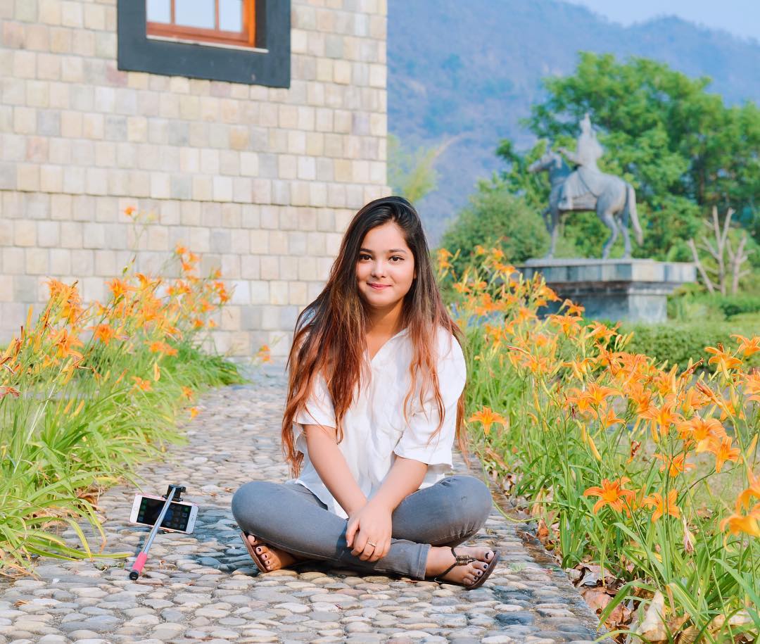 Amazing Singer Shraddha Sharma Stunning Photos Wallpapers