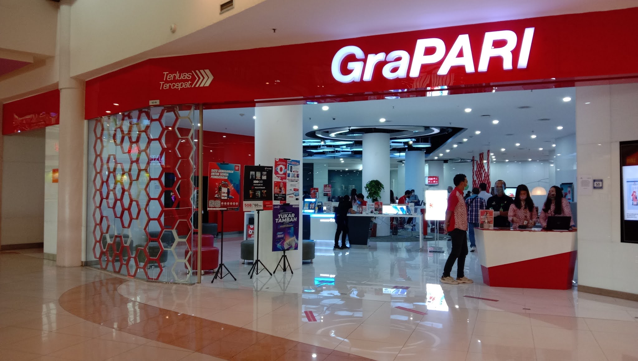 Tempatnya Mewah! Urus Kartu SIM Card di GraPARI Telkomsel Mall Kelapa ...