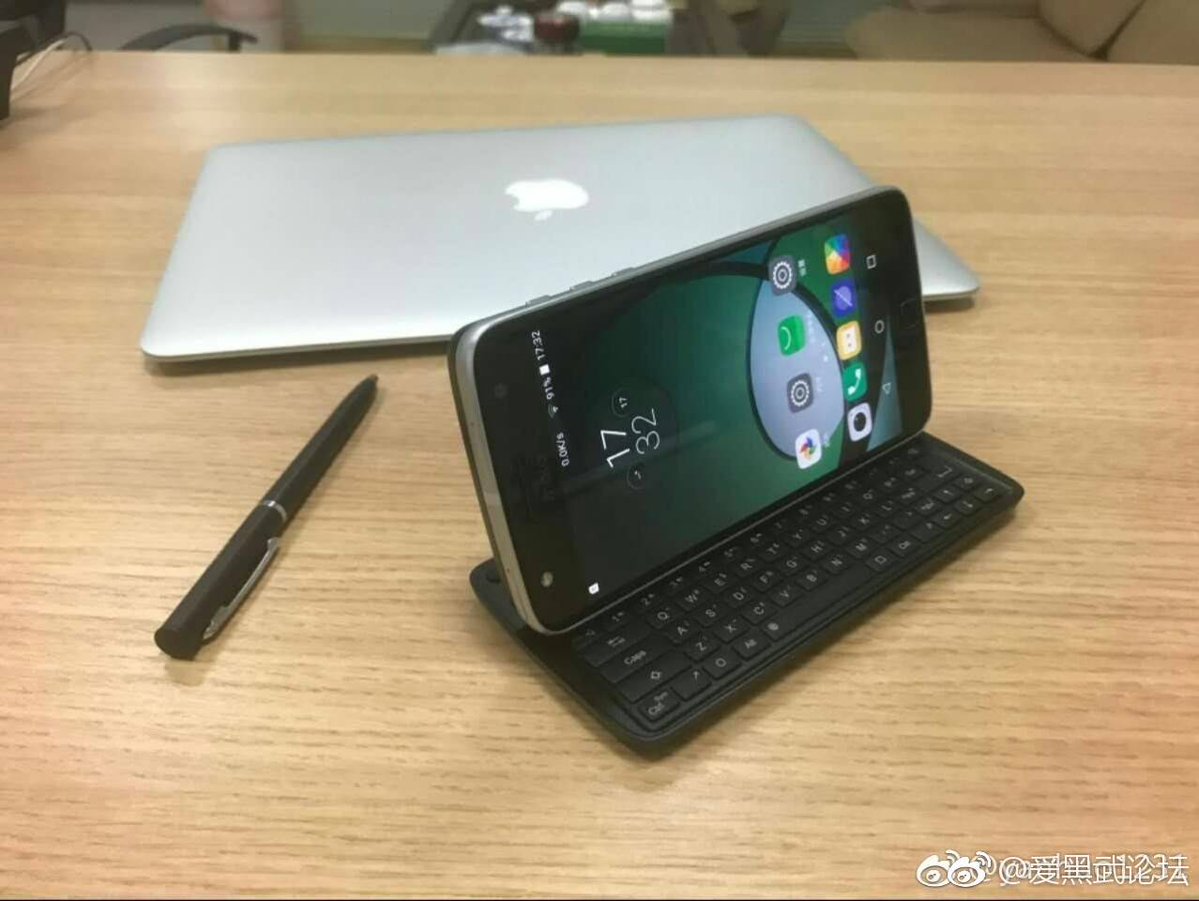 Keyboard Moto Mod Hands On - Motorola Lovers