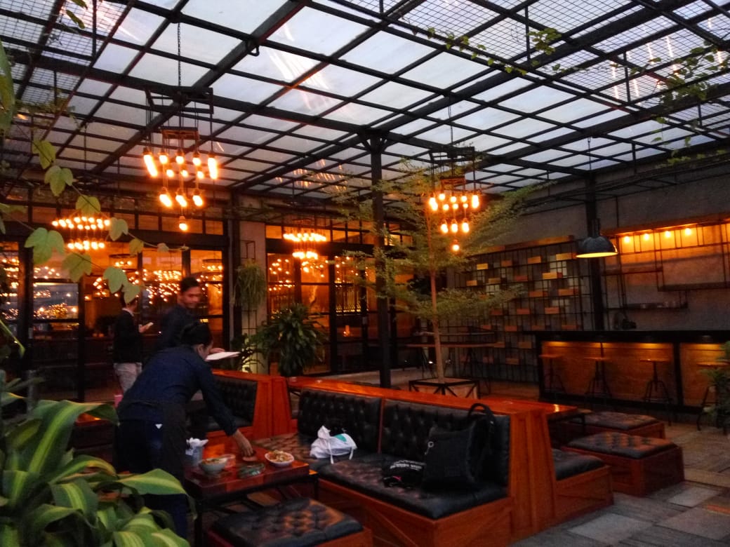 √MENIKMATI JOGJA DARI ROOFTOP CANTING RESTO | Meimoodaema || Travel Blogger