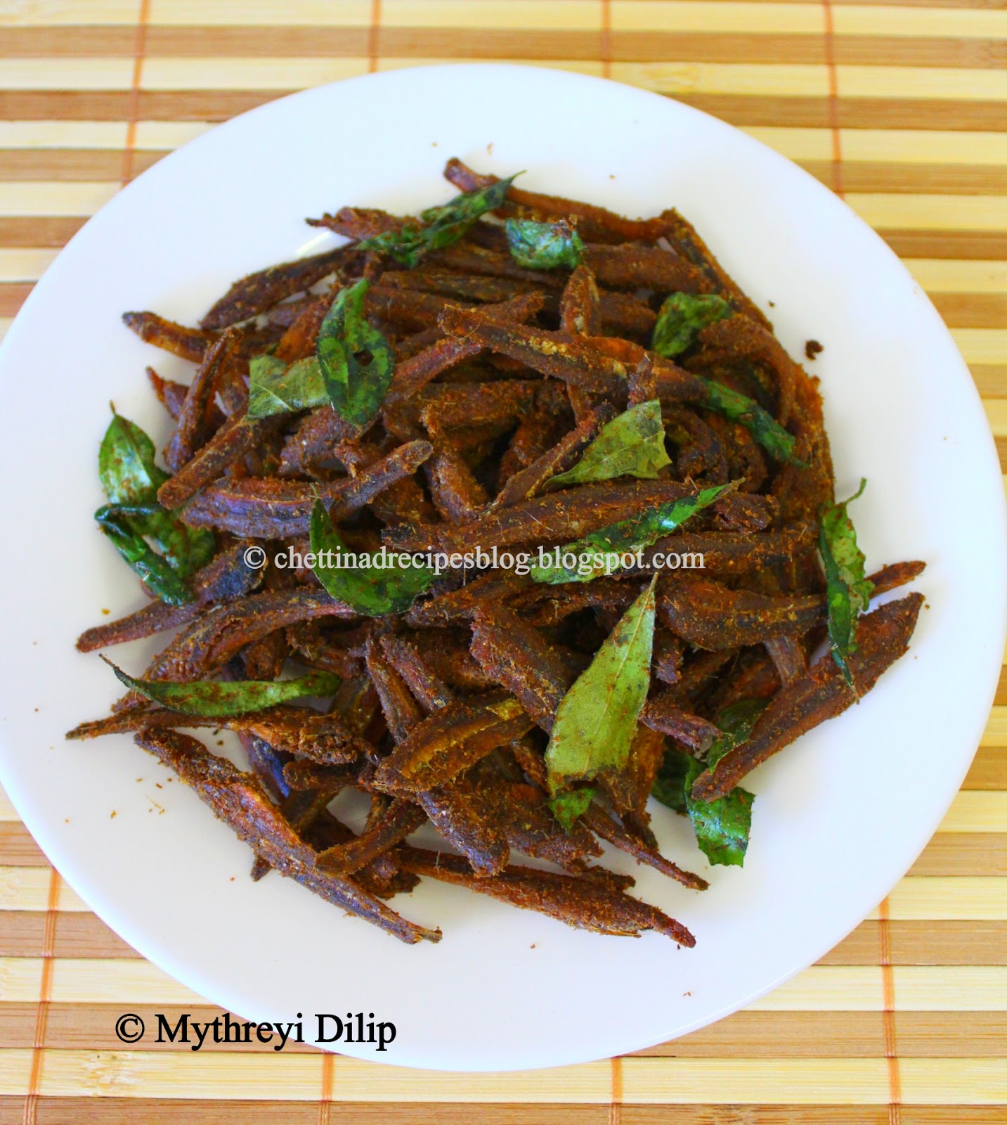 Nethili Karuvadu Varuval / Dried Anchovies Fry - Chettinad Recipes