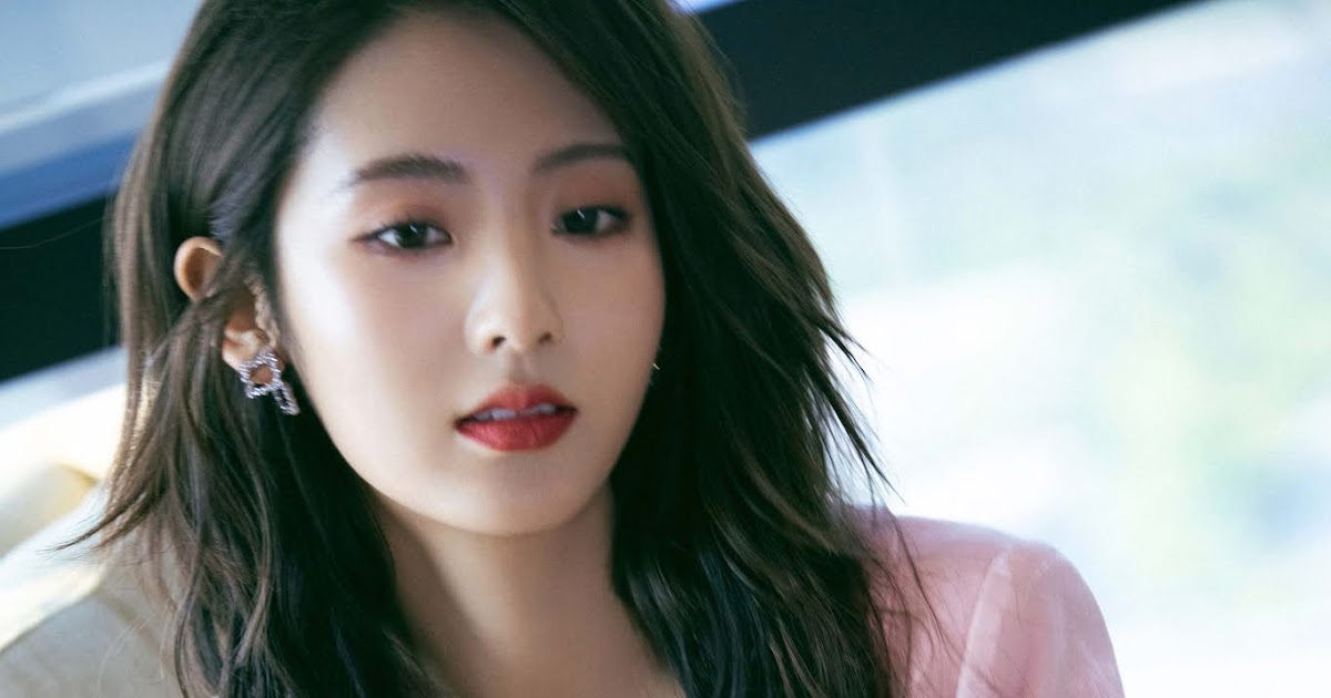 China Entertainment News: Xing Fei poses for photo shoot