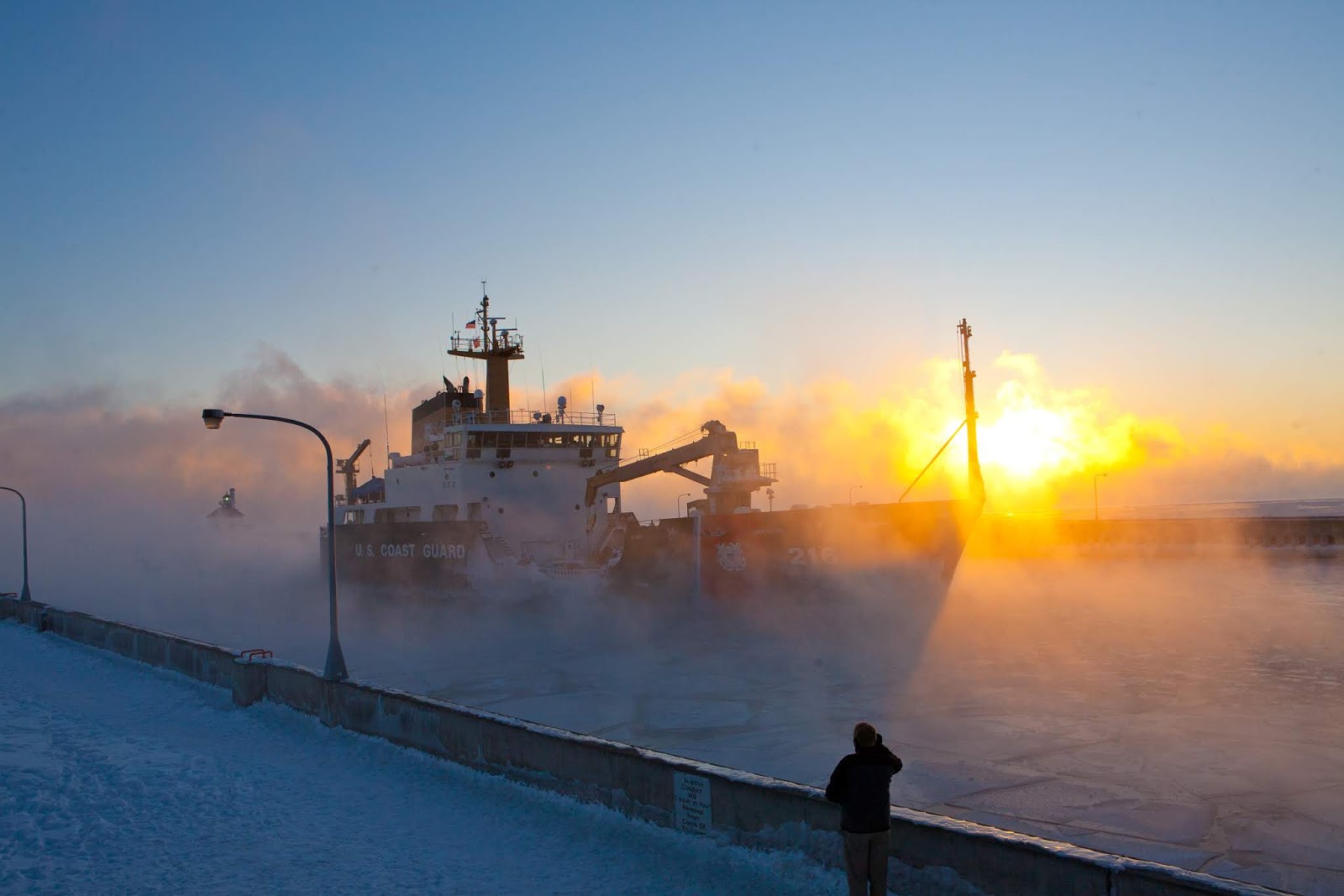 Duluth Harbor Cam: The U.S. Coast Guard will begin Lake Superior ice ...