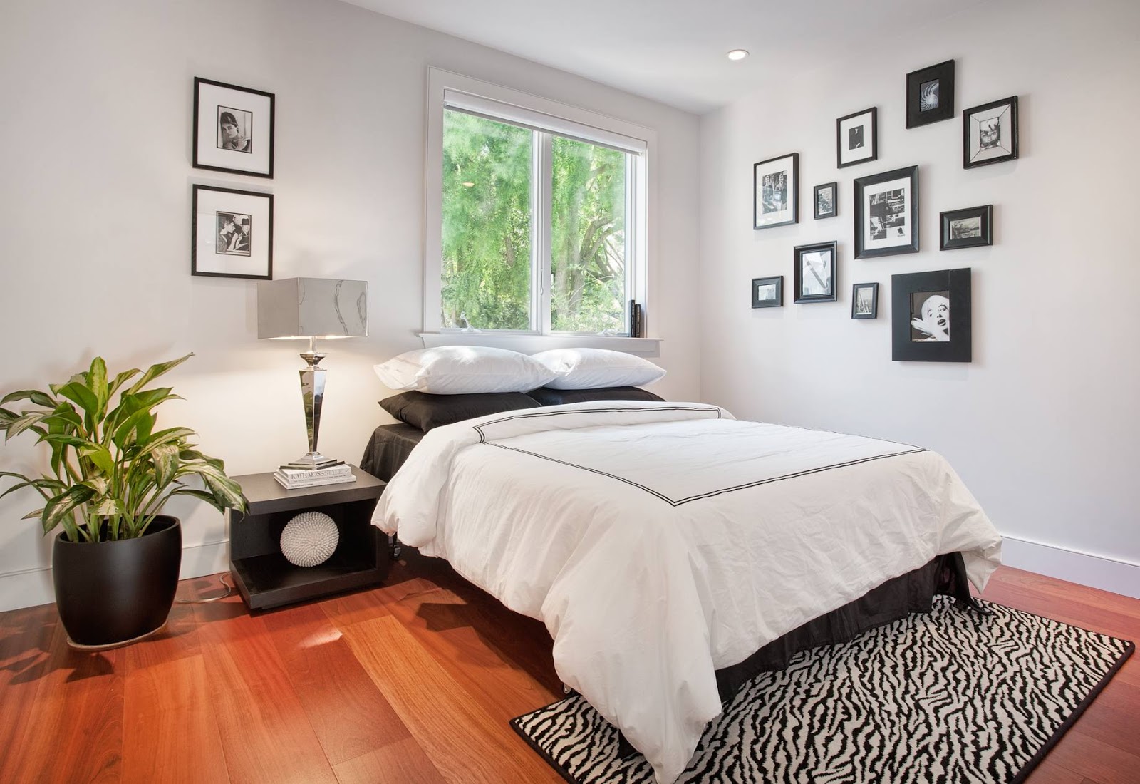 How To Arrange Pictures On A Bedroom Wall how-to-arrange-pictures-on-a-bedroom-wall