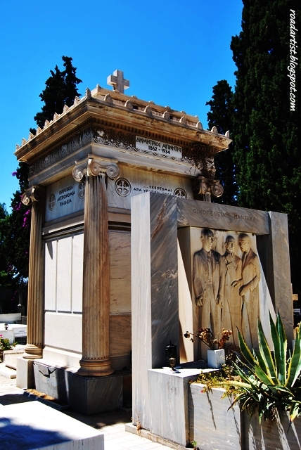Τάφοι μεγάλων Ελλήνων στο Α' Νεκροταφείο Αθηνών (PHOTOS) | Athens Magazine