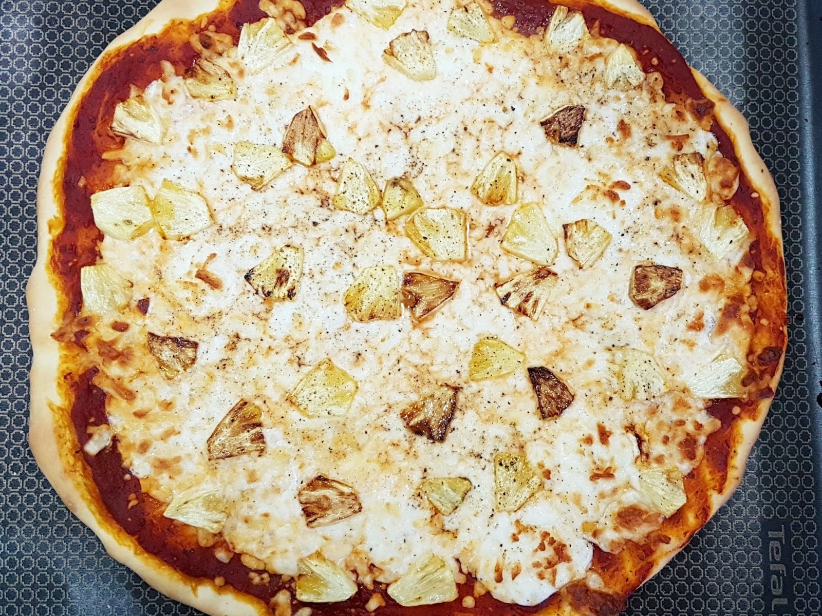 Maryam's Culinary Wonders: 1343. Ananas Pizza