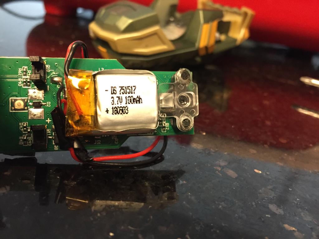 Walid Nehme: Anki Overdrive battery replacement without soldering.