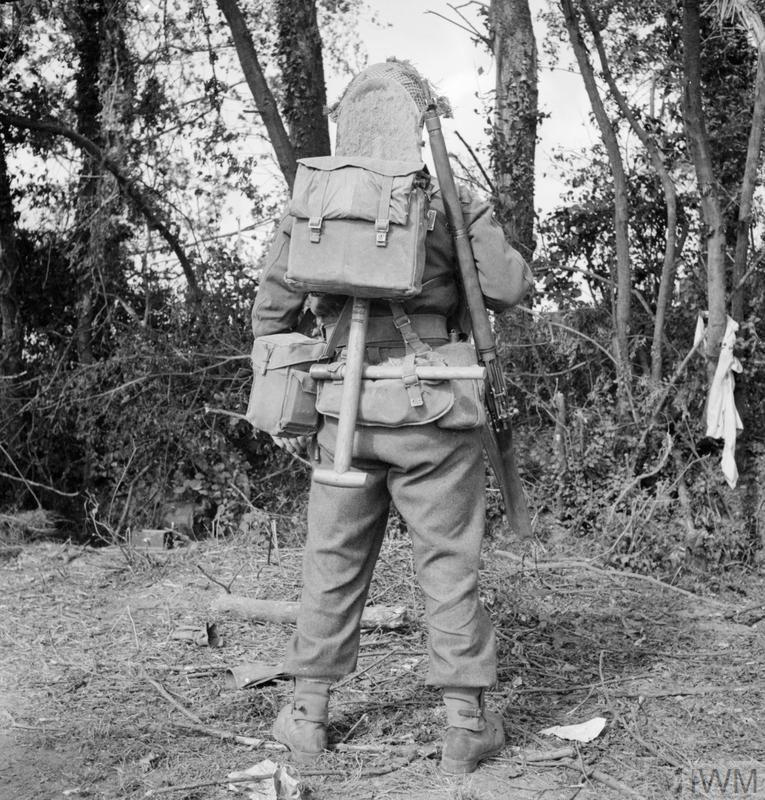 Four Bees: British General Service Shovel, GS, WW2 Issue, T-Handle ...