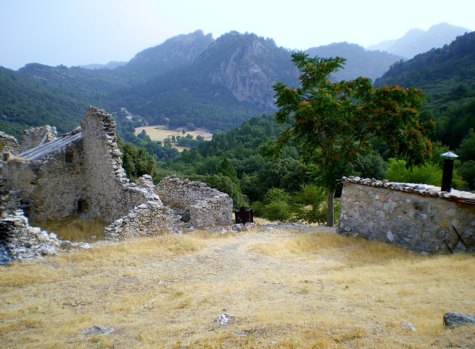 Club de Senderismo Los Escuderos de Rus (Jaen): CERRÁ DE LA CANALIEGA