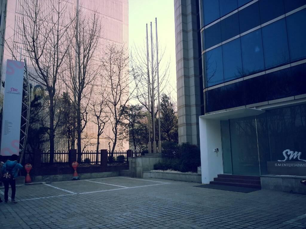 A Closer Look At SM Entertainment - ME IN SEOUL